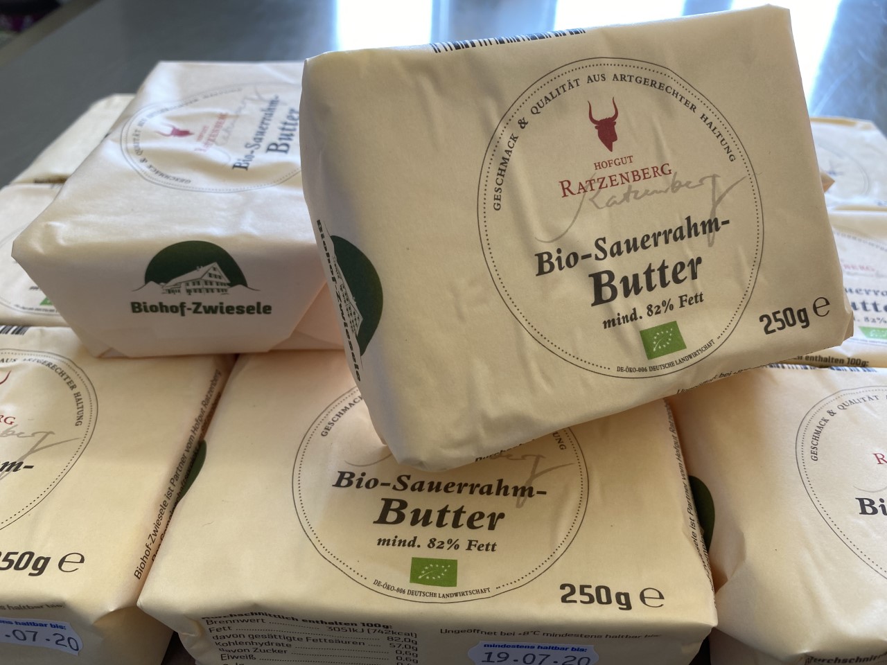 Frische Bio Sauerrahm Butter - Biohof Zwiesele